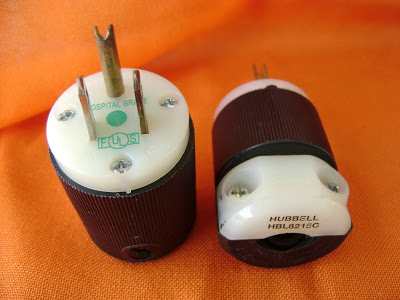 Hubble 3 pin plug ( sold )