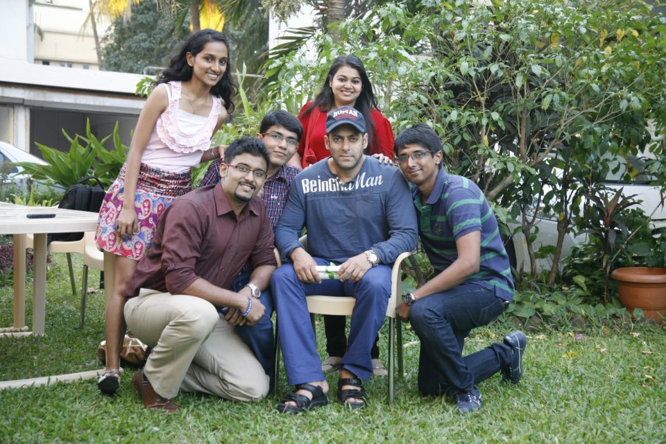 Salman Khan With The Winners of the Dabangg Style Contest !