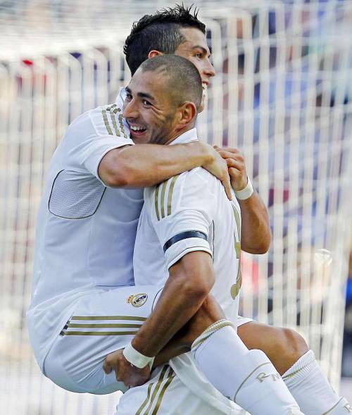 "Le nouveau phénomène". - Karim Benzema - Page 16
