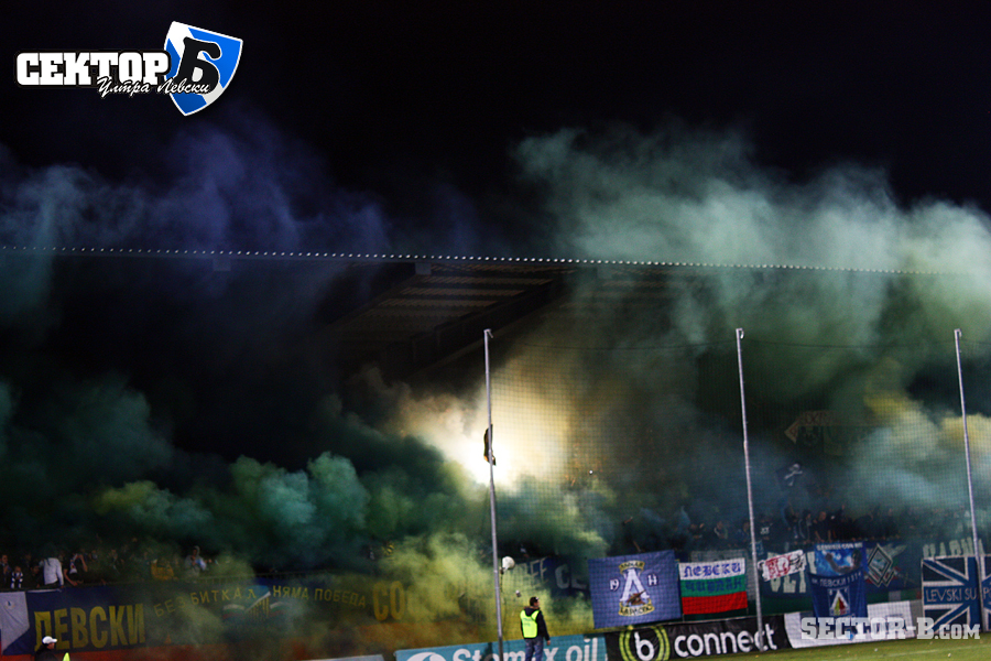Ultras Choreos (Pyro, Flags, Smokes) - Page 6