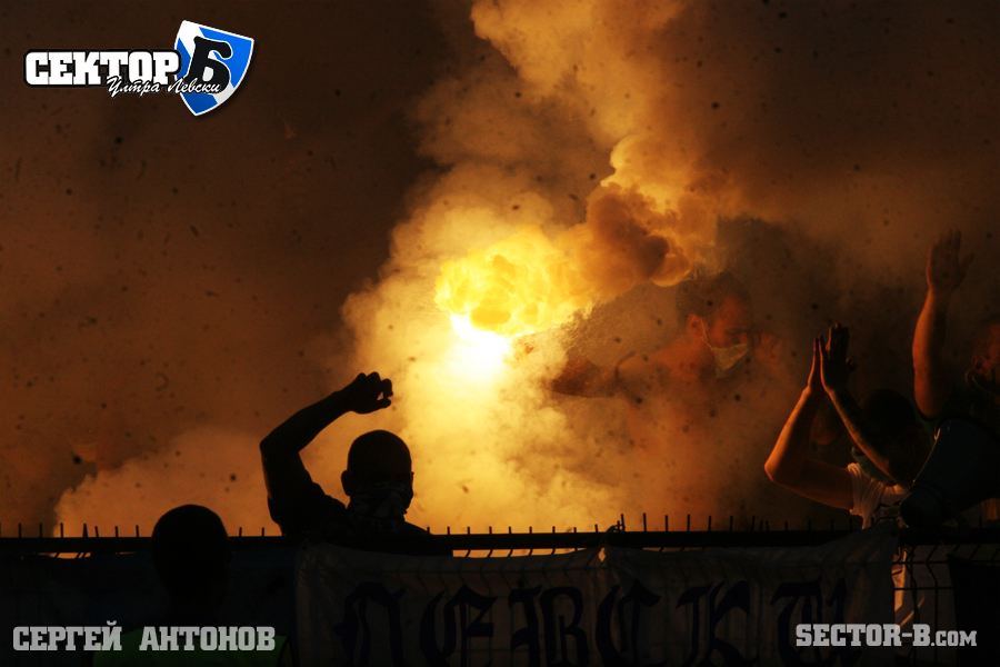 Ultras Choreos (Pyro, Flags, Smokes) - Page 6