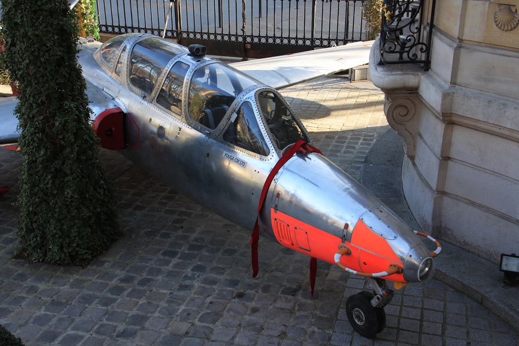 Un Fouga Magister vendu aux enchères à Paris