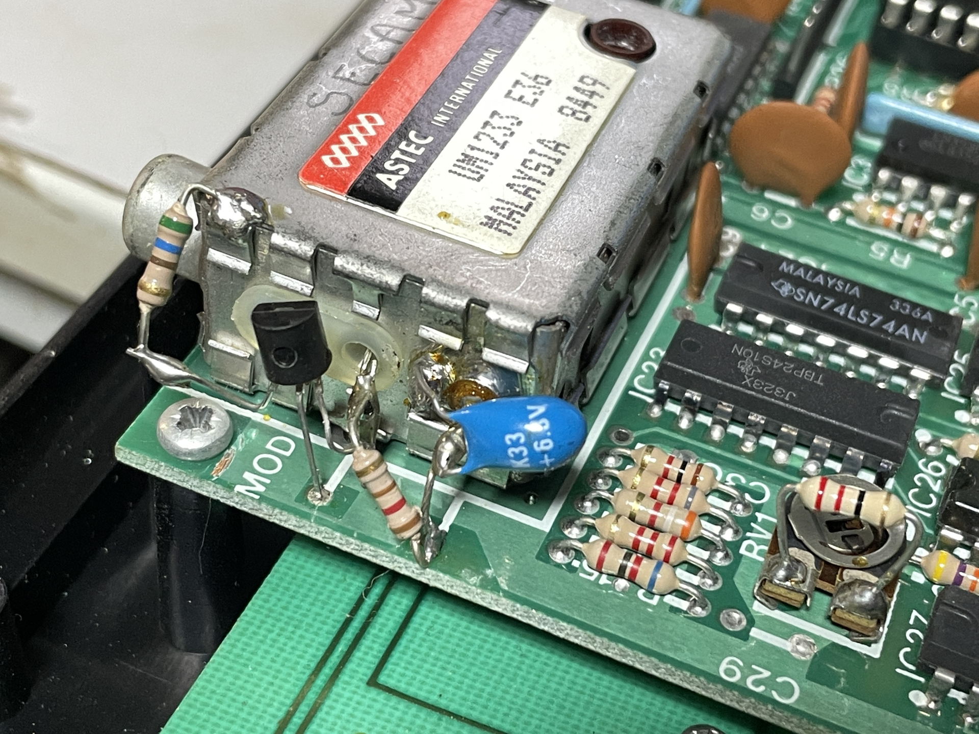 [à donner] un Oric 1 et un Atmos, plus imprimante à stylos