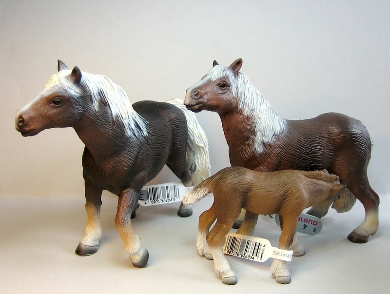 The new Bullyland cats, whales, some horses ...and a VERY unusual king