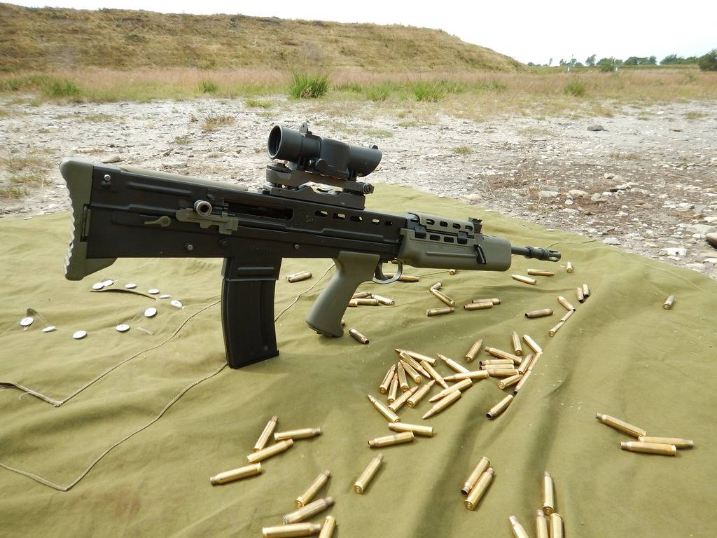 Mes Bullpups... FAMAS, L85A1, AUGA1, AUG HB