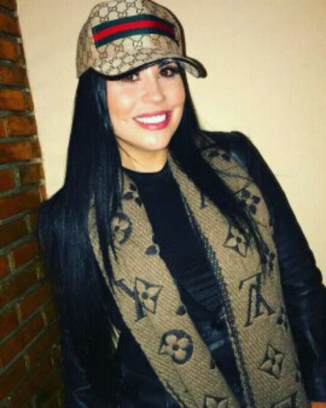 Scammer With Photos Of Jéssica Amaral