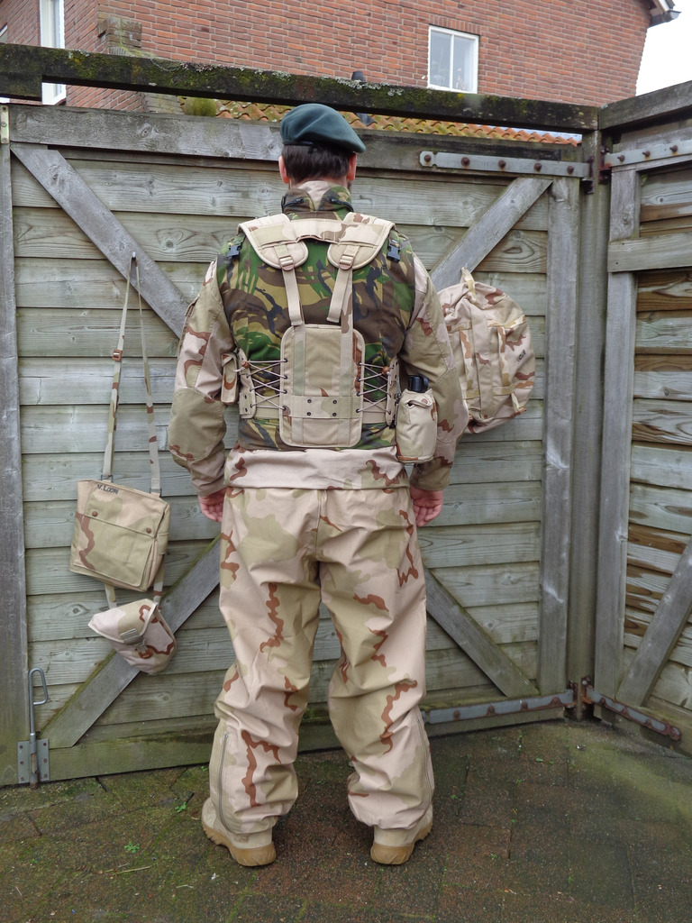 Dutch army loadout displays (cold war era)