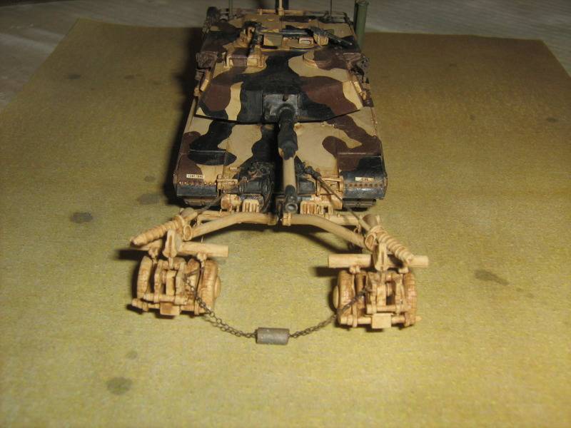 [TRUMPETER] CHRYSLER DEFENSE M1 ABRAMS char de déminage avec des ...