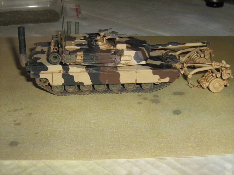 [TRUMPETER] CHRYSLER DEFENSE M1 ABRAMS char de déminage avec des ...
