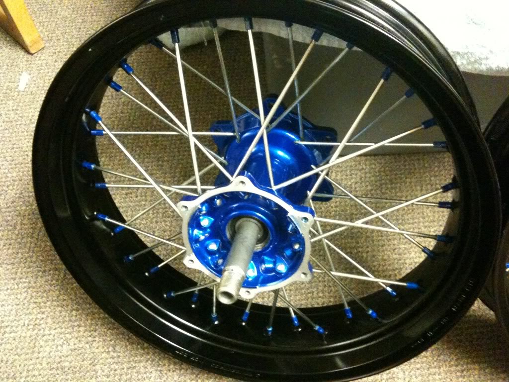 Powdercoated the Hubs + spoke nuts. Pics!!!