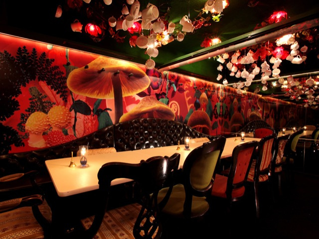 Des restaurants thématique!!! un truc a visiter au japon