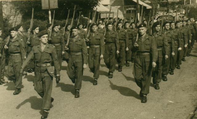 Marche-les Dames en 1950: Défilé.