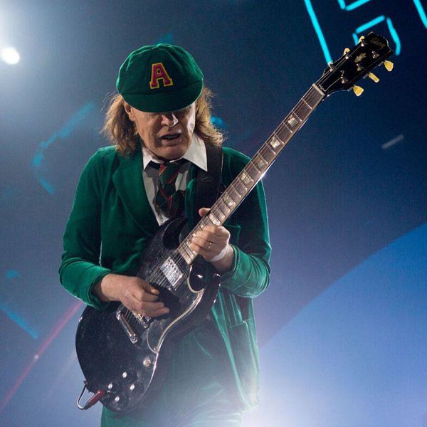 Angus Young (AC/DC): “Axl Rose es más parecido a Bon Scott que a Brian ...
