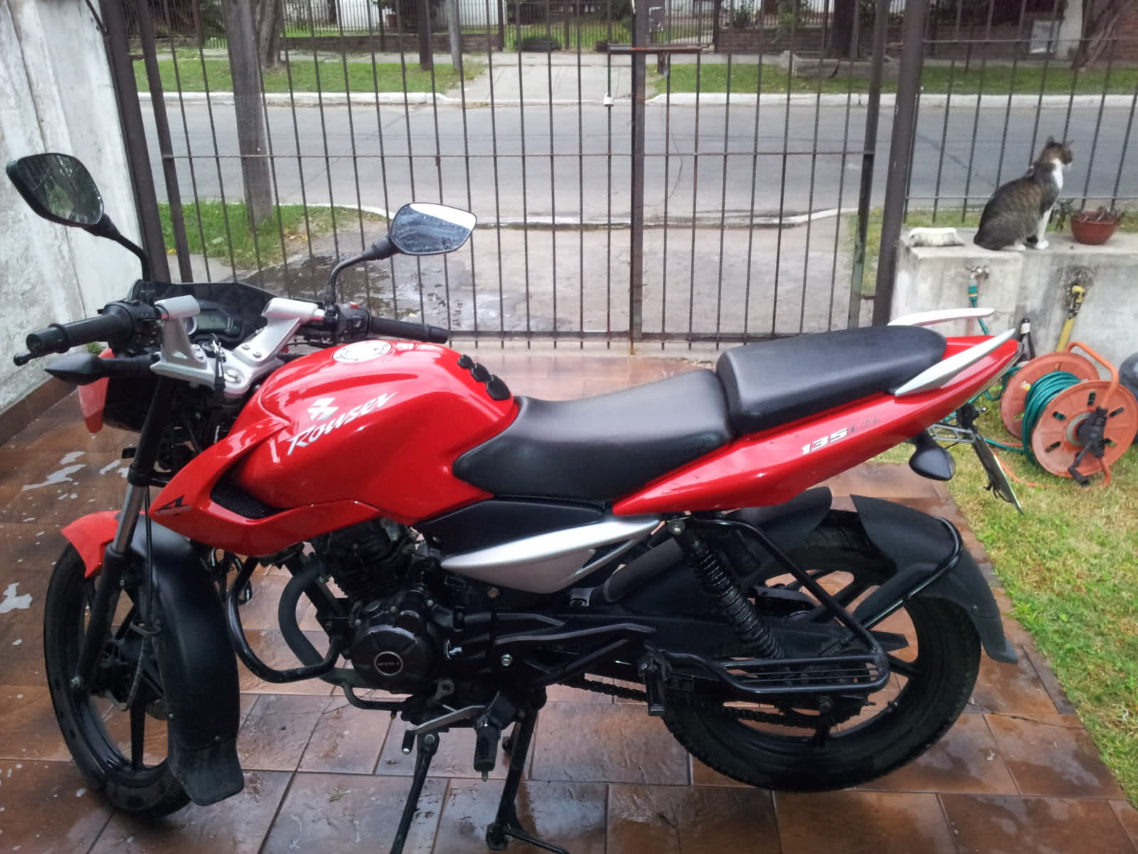 Vendo Rouser 135 Roja $9000 Florencio Varela