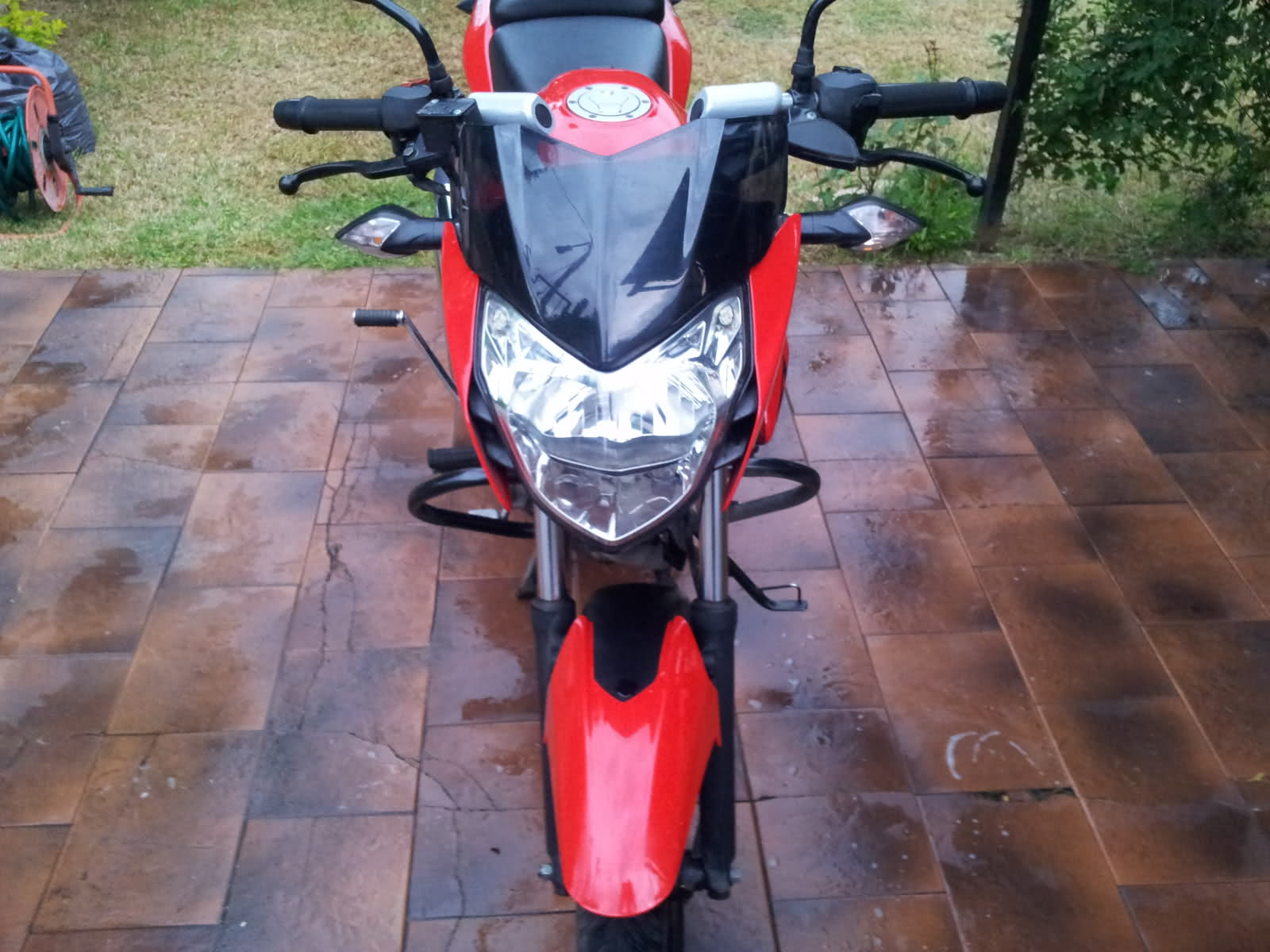 Vendo Rouser 135 Roja $9000 Florencio Varela