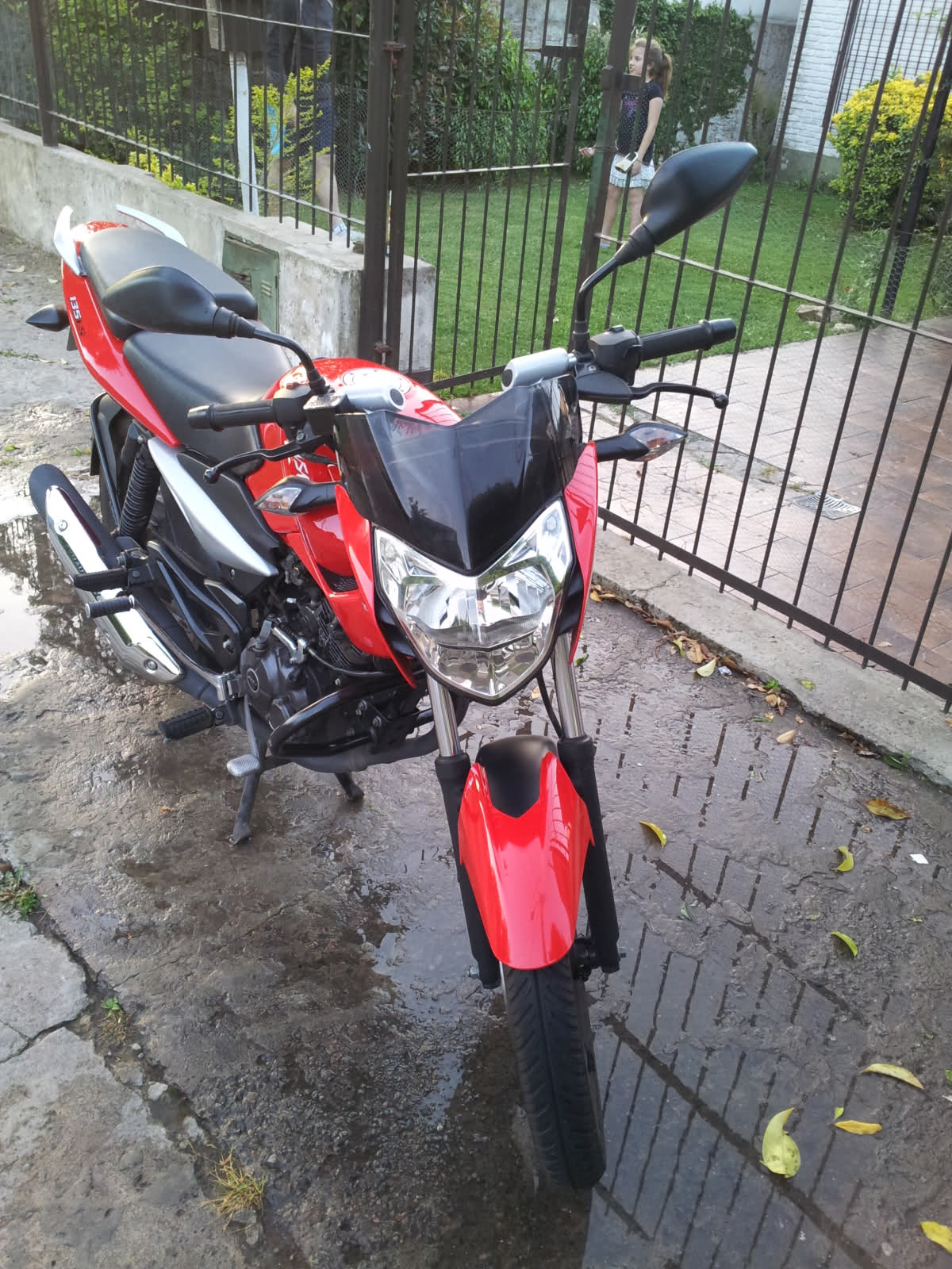 Vendo Rouser 135 Roja $9000 Florencio Varela