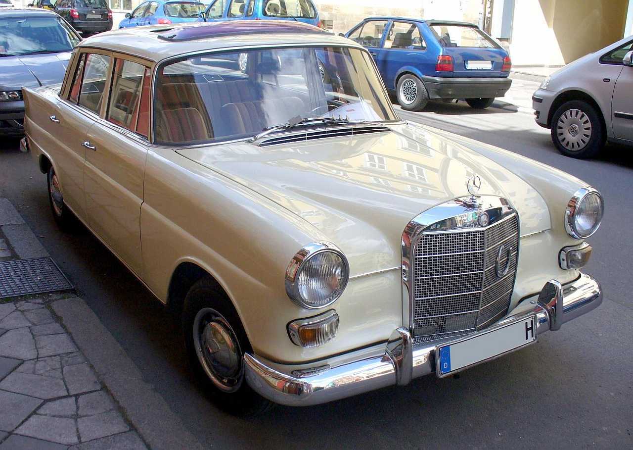 [Historique] La Mercedes-Benz W110 "Kleine Heckflosse" 1961 - 1968