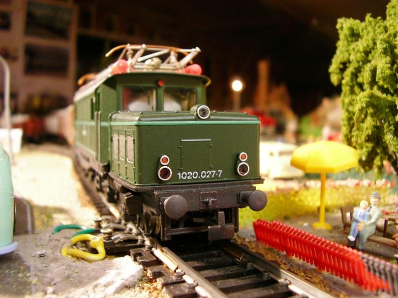 Kleinbahn E 1020.027 grün