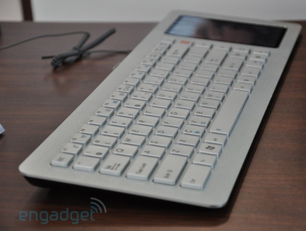 FCC mostra mais detalhes do cobiçado Eee Keyboard Desktop.