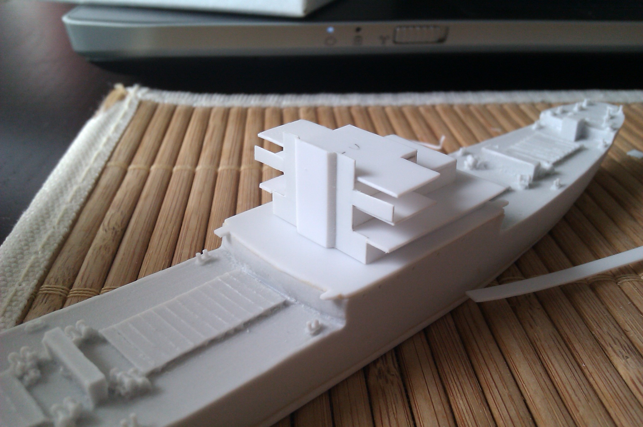 USS Thurston 1/700 à partir du kit Armerican scout de Loose cannon