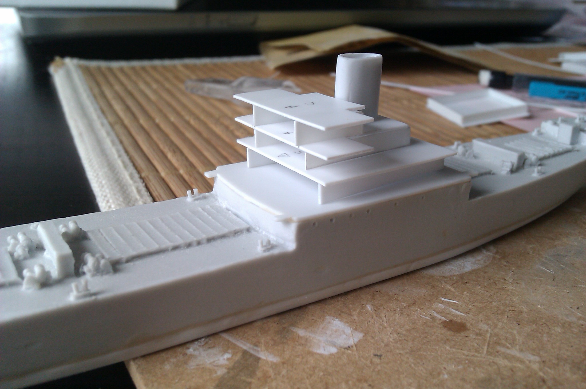 USS Thurston 1/700 à partir du kit Armerican scout de Loose cannon
