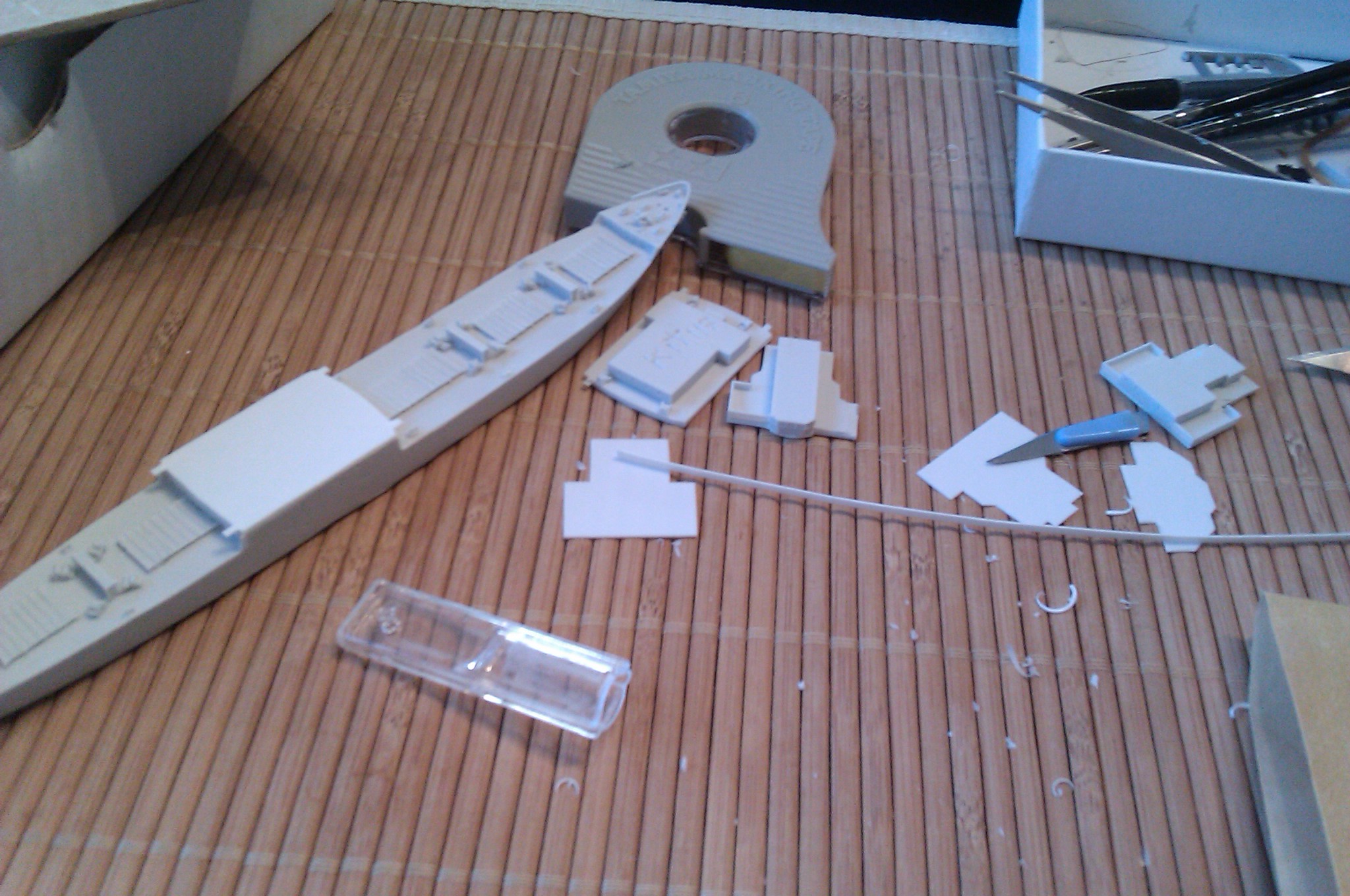 USS Thurston 1/700 à partir du kit Armerican scout de Loose cannon