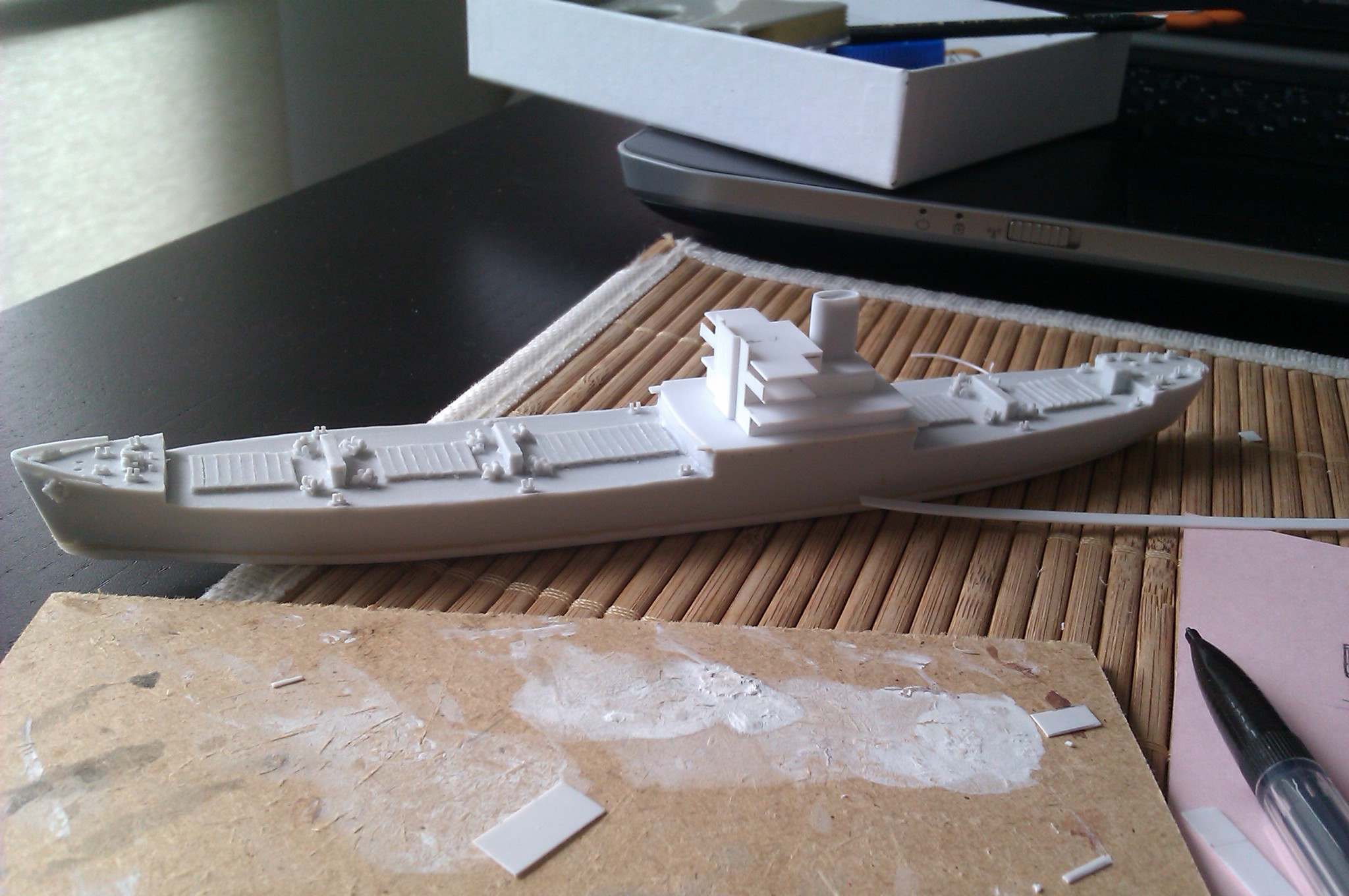 USS Thurston 1/700 à partir du kit Armerican scout de Loose cannon