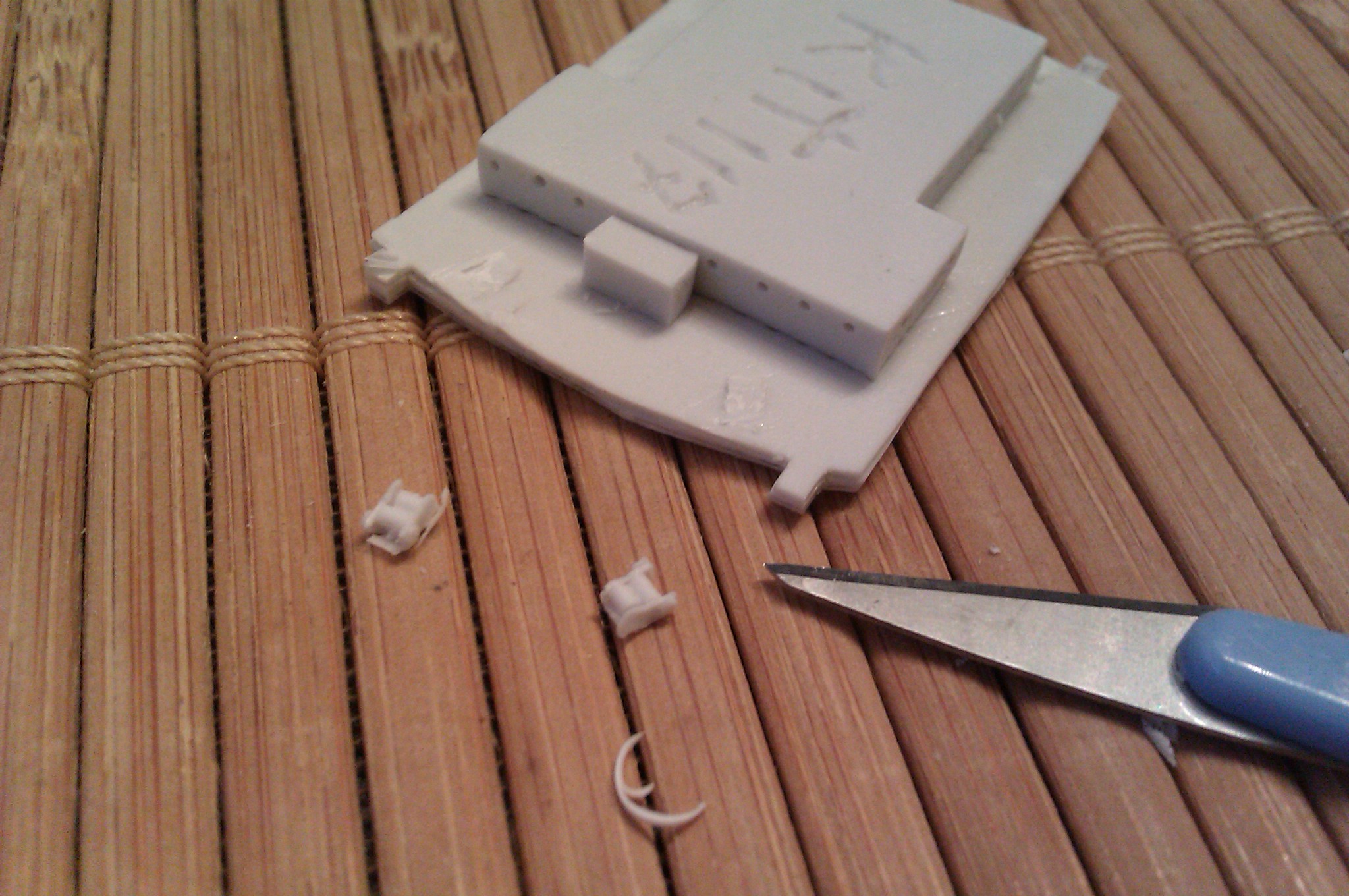 USS Thurston 1/700 à partir du kit Armerican scout de Loose cannon