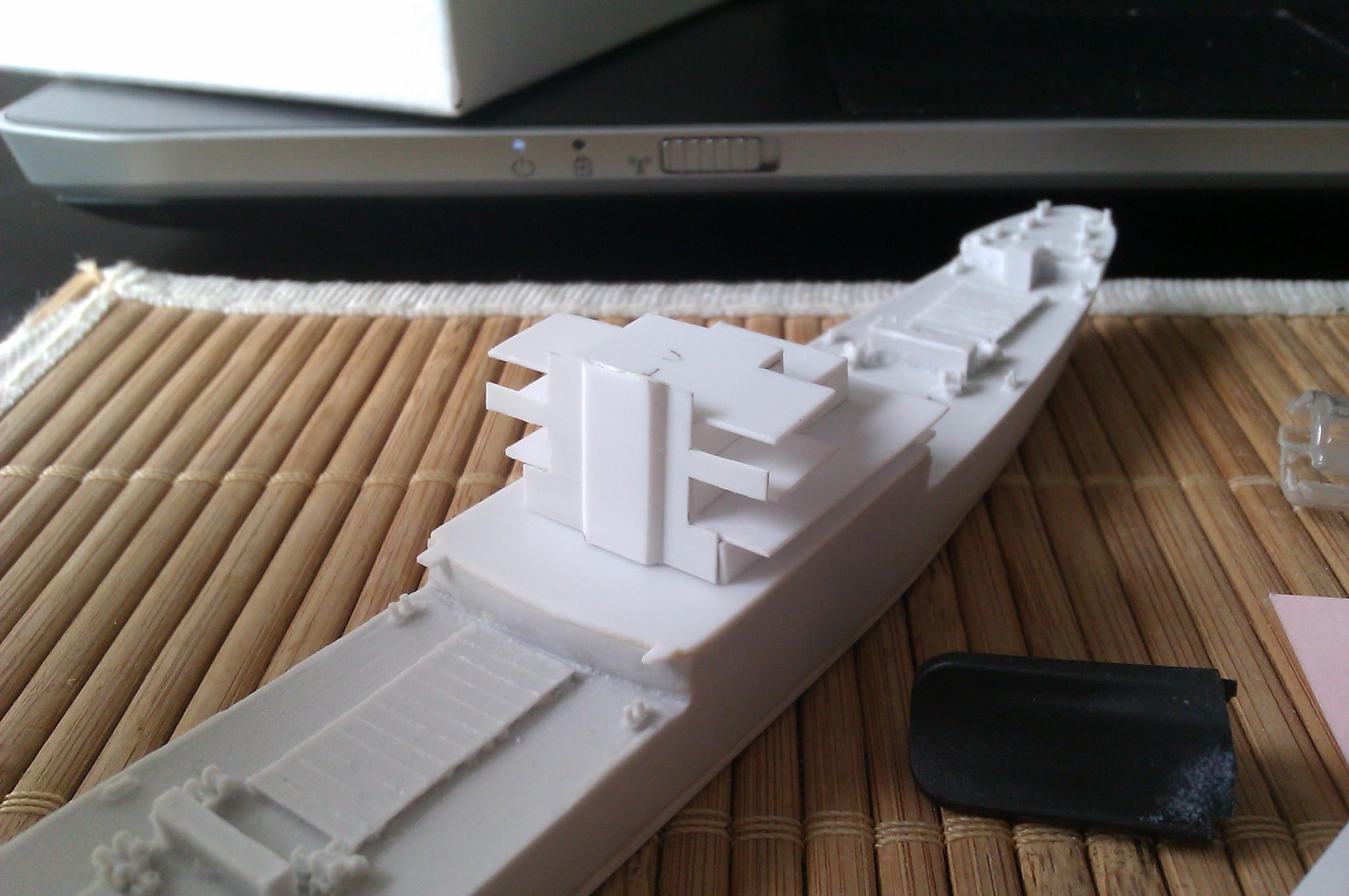 USS Thurston 1/700 à partir du kit Armerican scout de Loose cannon
