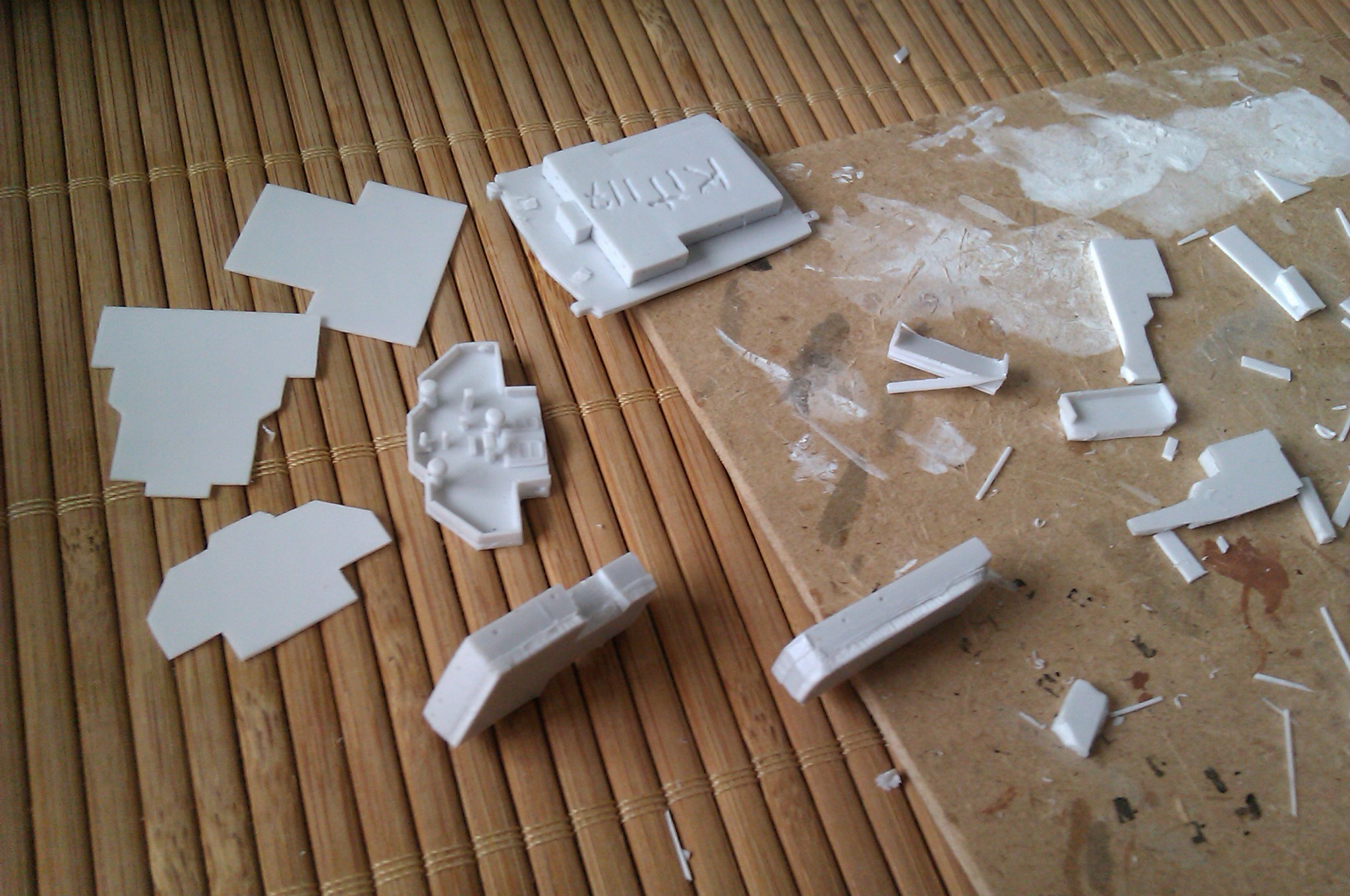 USS Thurston 1/700 à partir du kit Armerican scout de Loose cannon