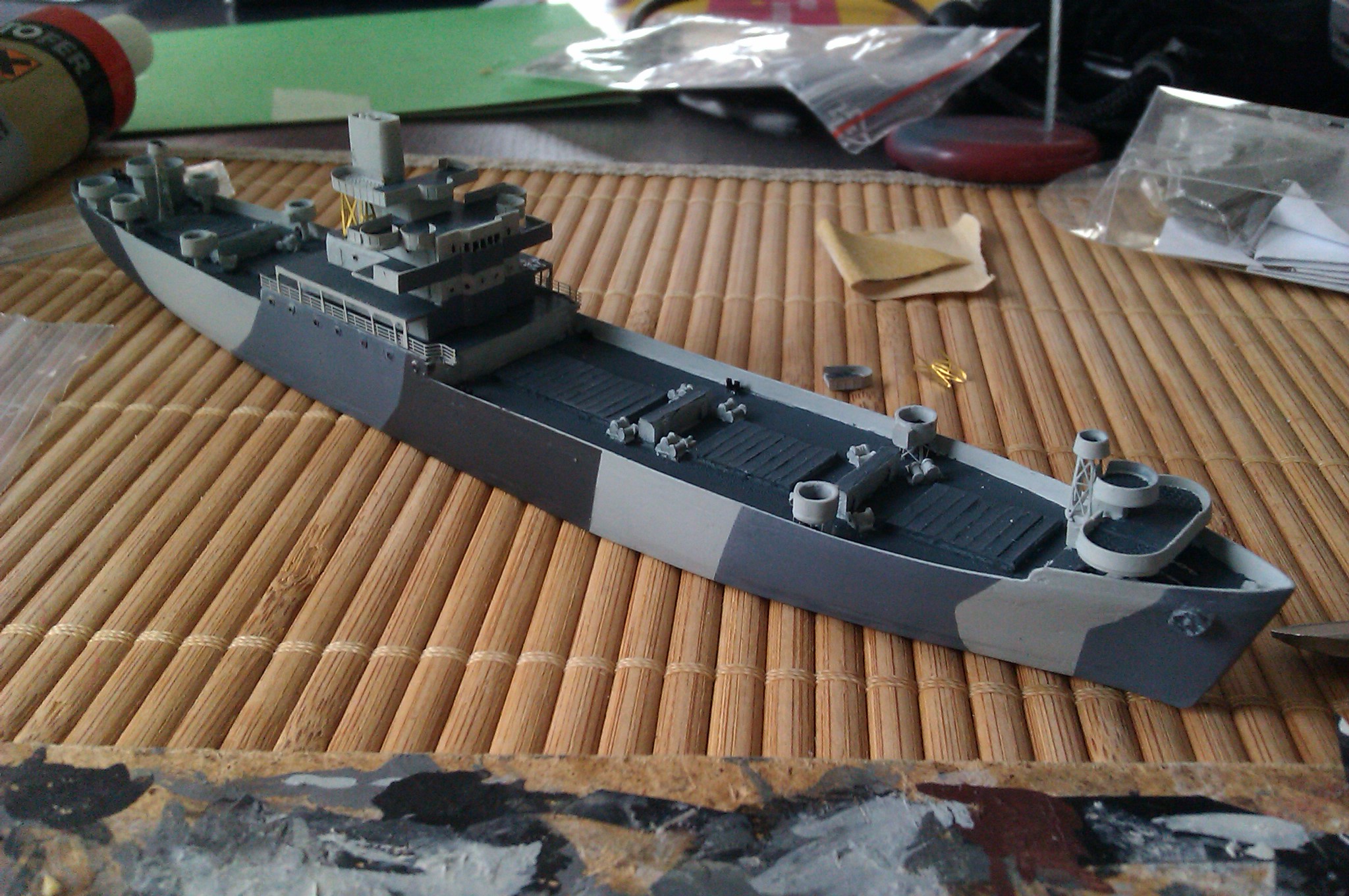USS Thurston 1/700 à partir du kit Armerican scout de Loose cannon