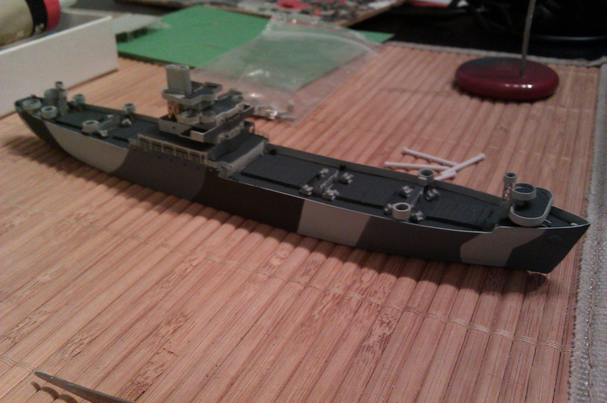 USS Thurston 1/700 à partir du kit Armerican scout de Loose cannon