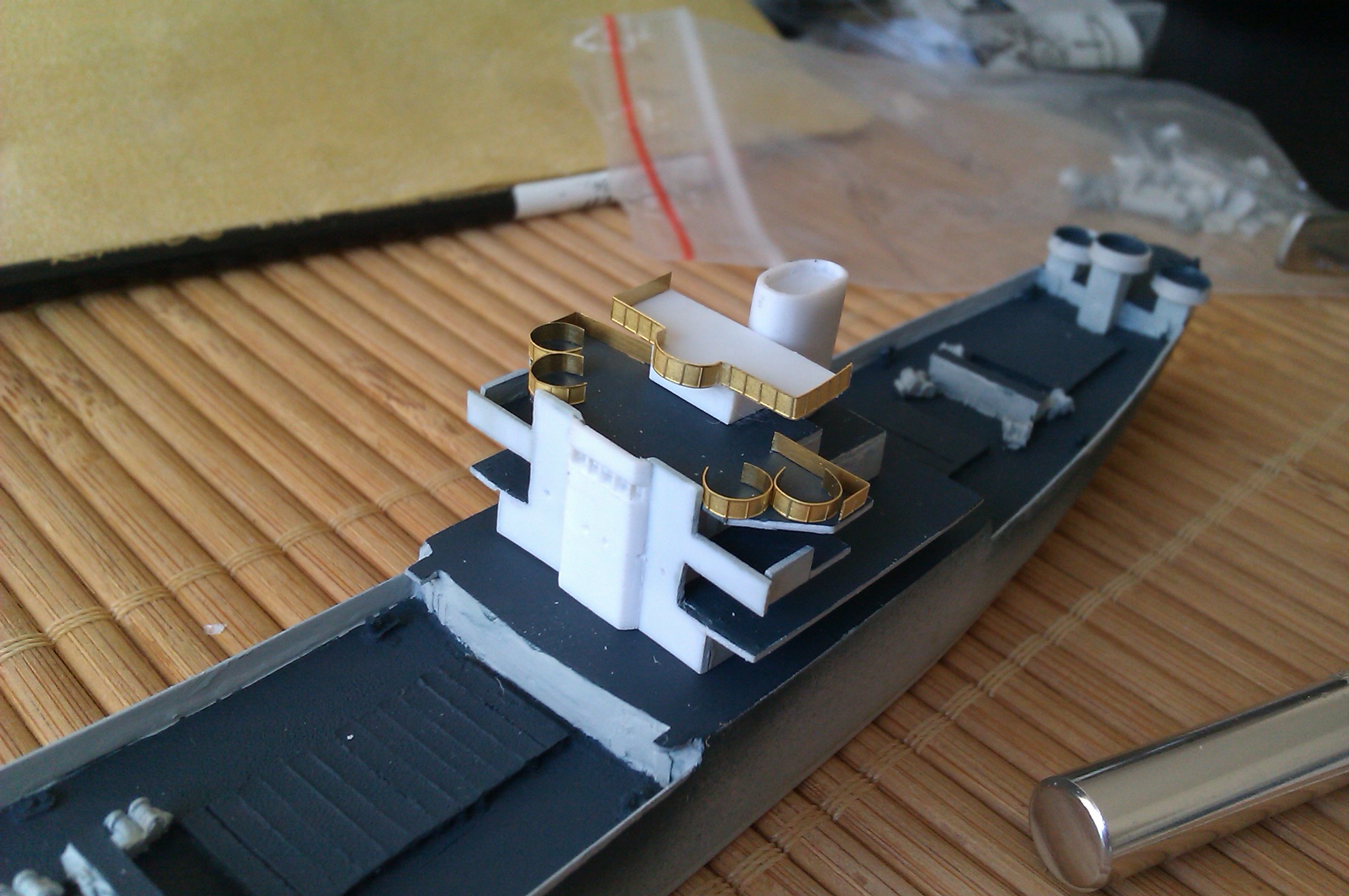 USS Thurston 1/700 à partir du kit Armerican scout de Loose cannon