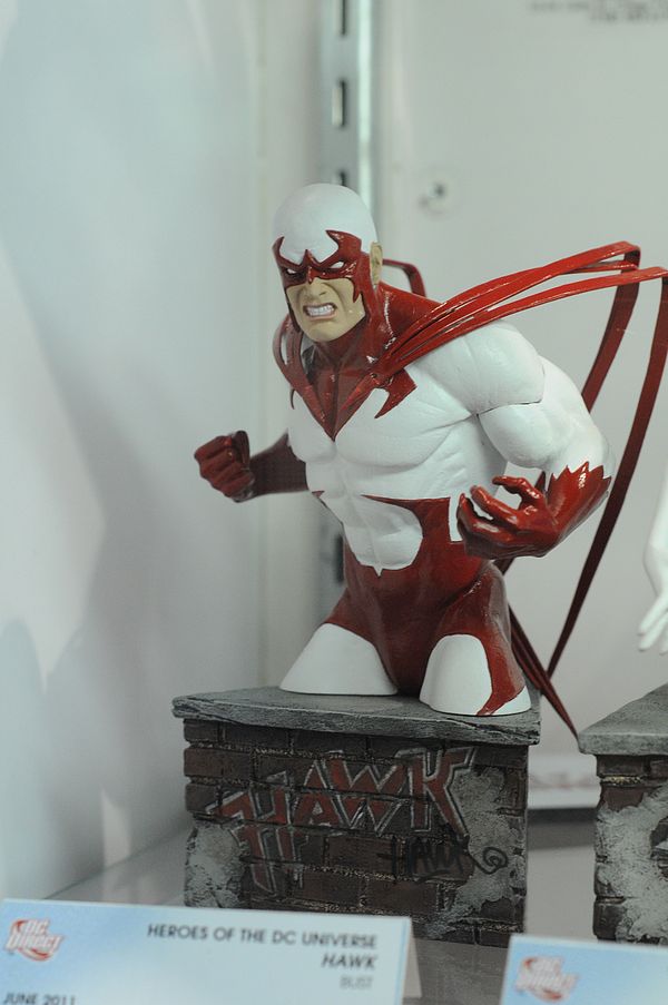 HEROES OF THE DC UNIVERSE : HAWK