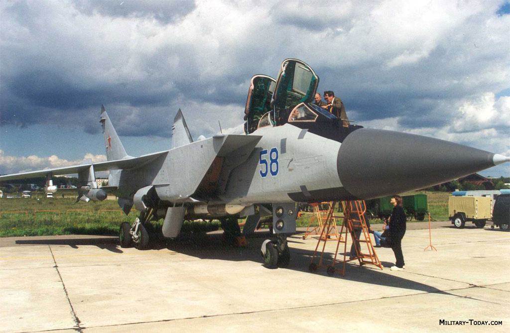 المقاتله الاعتراضيه المشهوره MIG-31