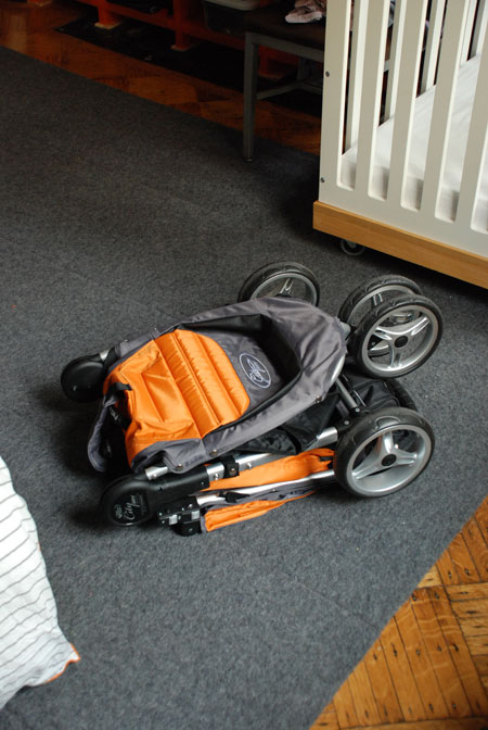 Poussette ultra compact plié