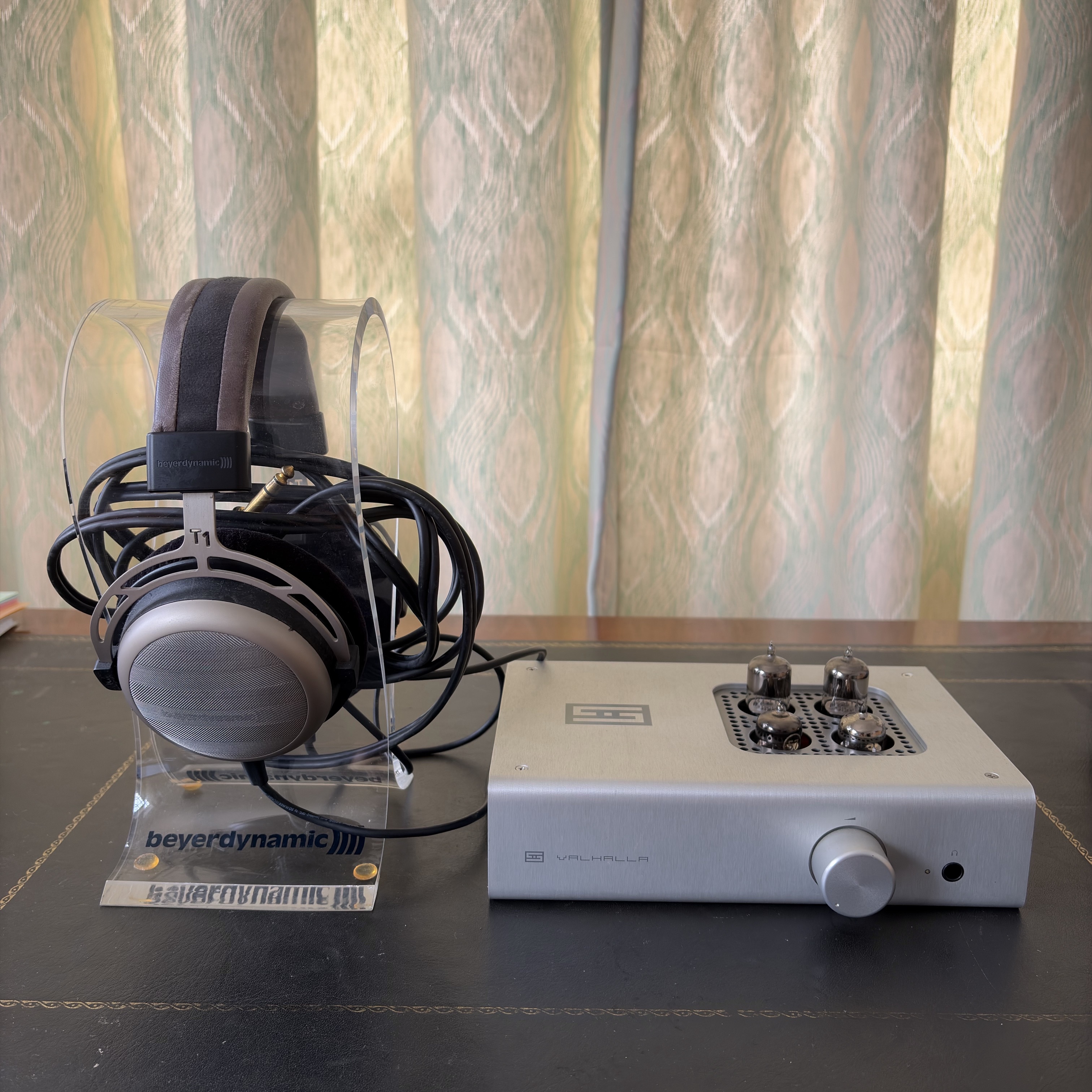 Beyerdynamic T1 1st Gen + Schiit Valhalla 1st Gen headphone amplifier ...