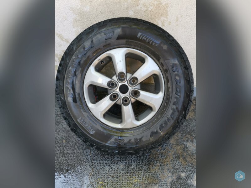 Llantas con cubiertas COMPRA VENTA DE REPUESTOS Y ACCESORIOS a