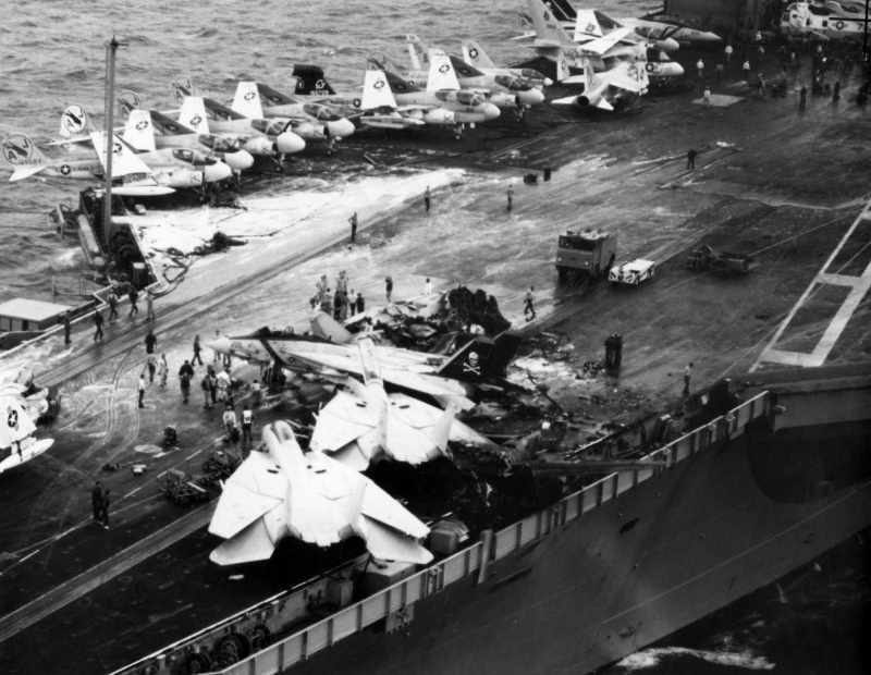 GRUMMAN F-14 TOMCAT
