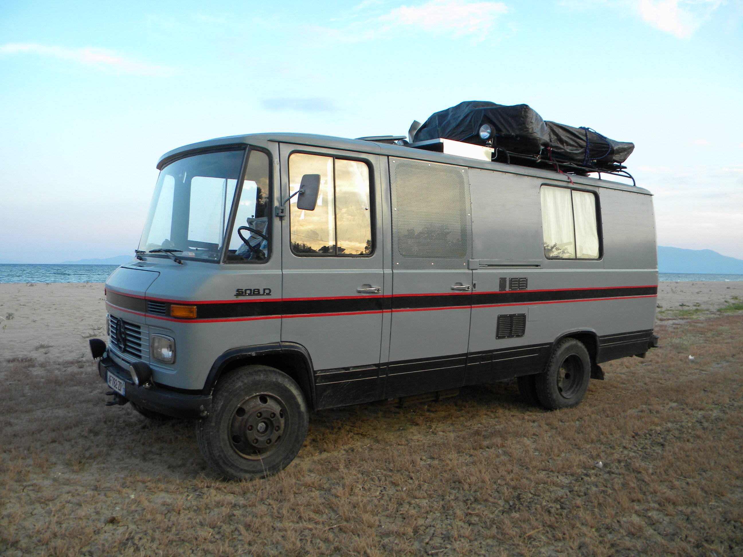 Mercedes 508d Ancien minibus douane allemande 1976
