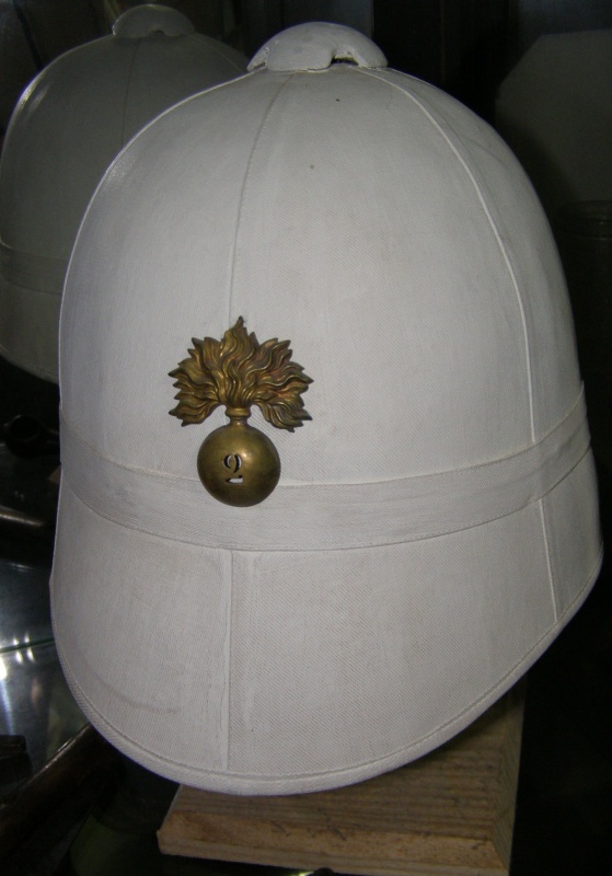 *Le casque colonial modèle 1886*
