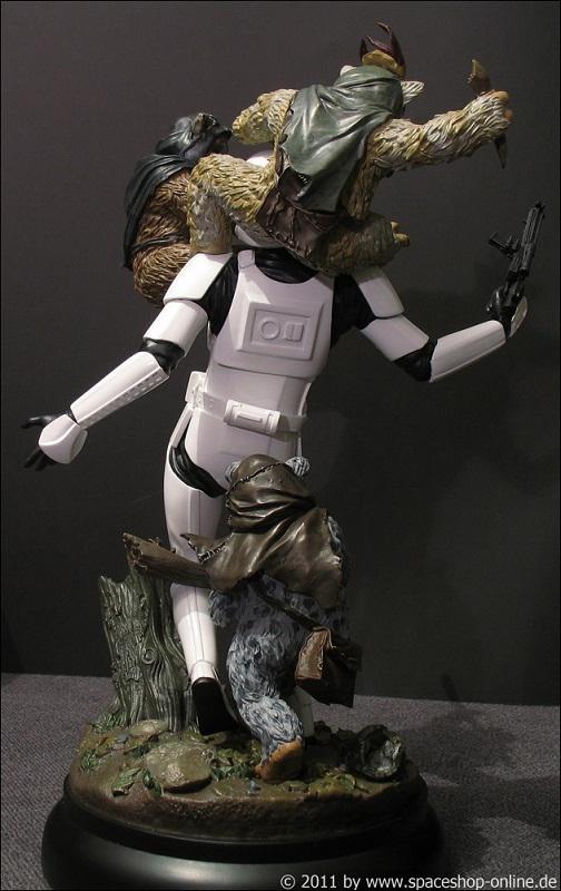 "Fall of the Empire" – Ewoks vs. Stormtrooper Diorama