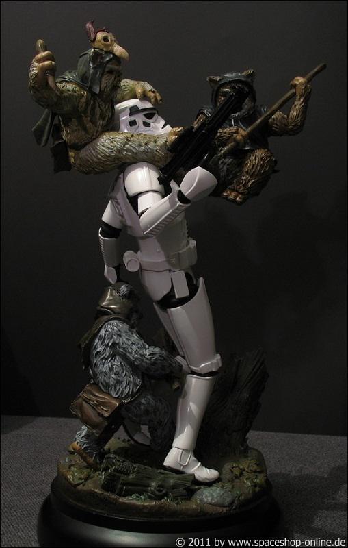 "Fall of the Empire" – Ewoks vs. Stormtrooper Diorama - Page 1