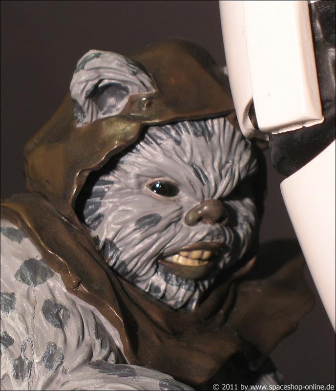 "Fall of the Empire" – Ewoks vs. Stormtrooper Diorama - Page 1